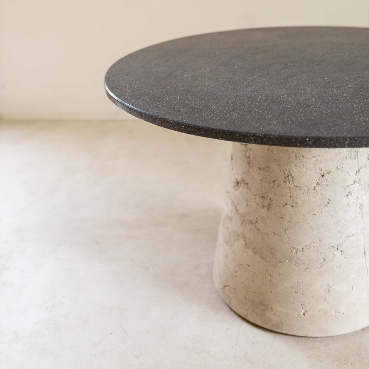 LIMESITE FURNITURE - ROTUNDA ROUND DINING TABLE – Wolkberg Casting Studios